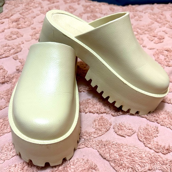 Shoe Dazzle | Shoes | Shoedazzle Platform Clogs | Poshmark